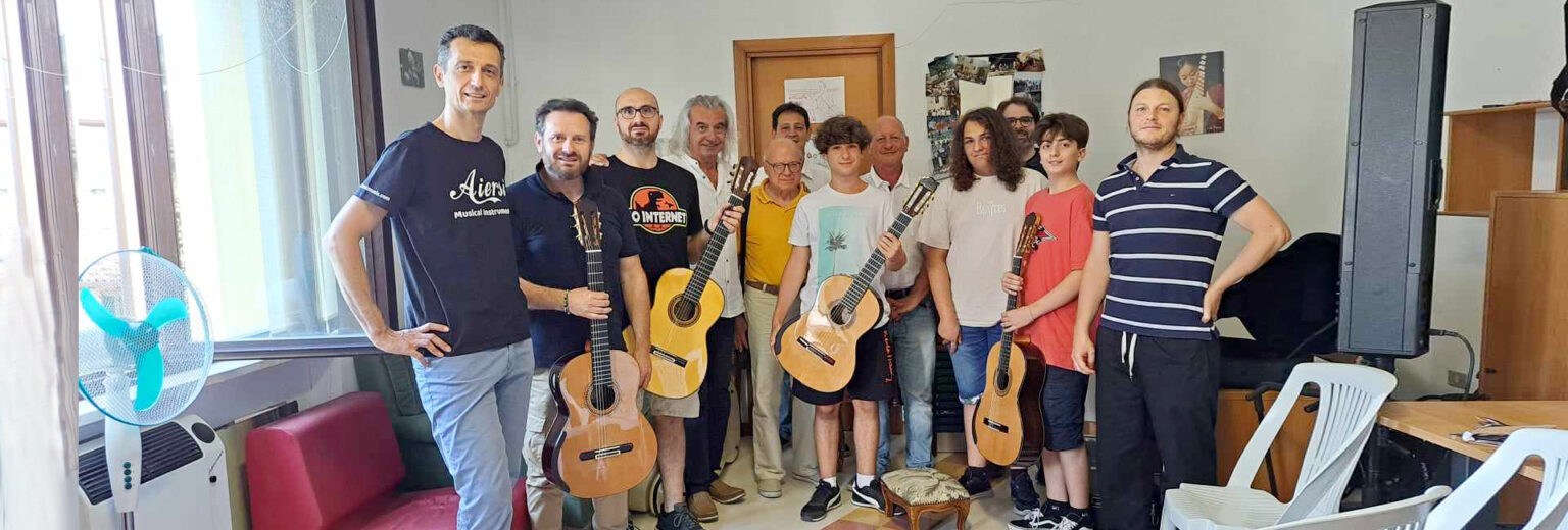 Raised Fretboard Cedar Top Smallman Classical Guitar - Aiersi Guitar